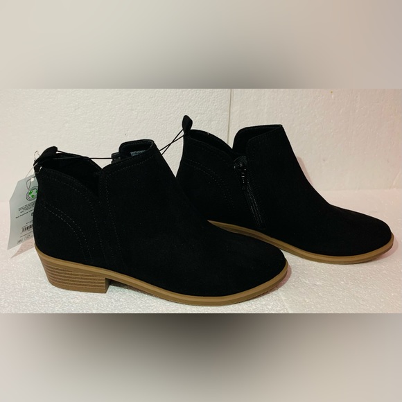 Time and Tru | Shoes | Time And Tru Size 8 Womens Faux Suede Black ...